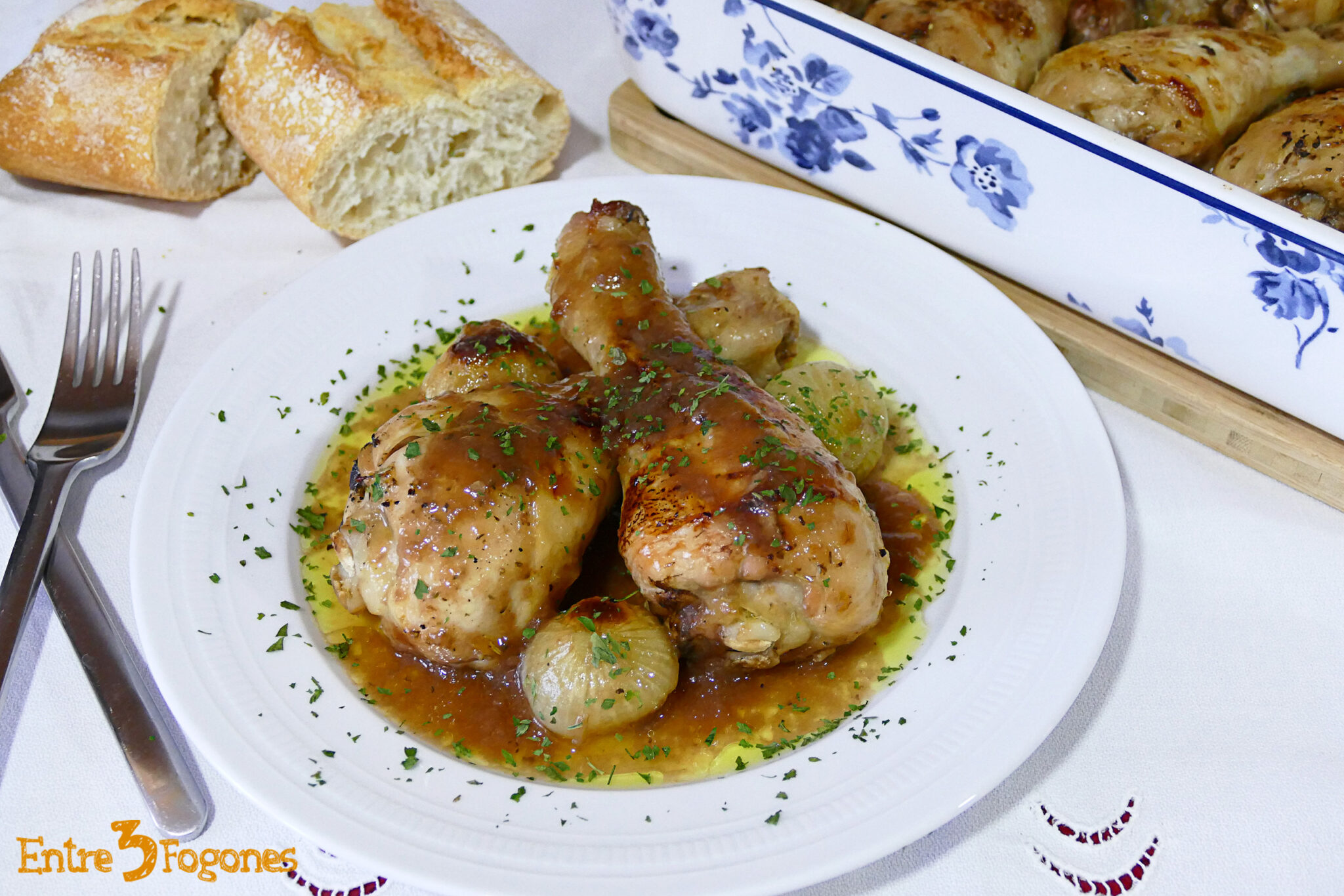 Jamoncitos de Pollo al Horno en Salsa de Cebolla al Oporto