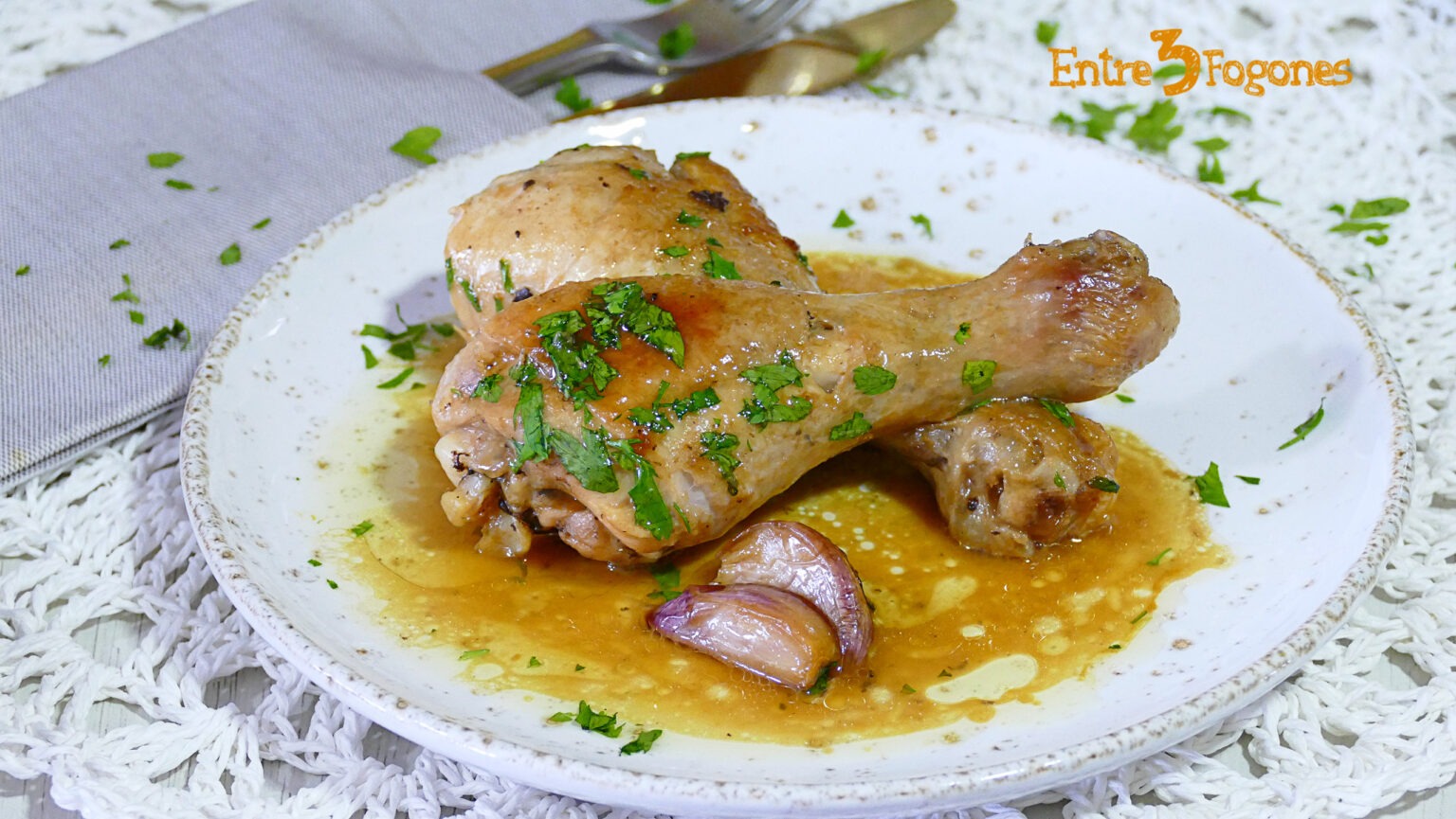 Jamoncitos de Pollo en Salsa de Mostaza con Albaricoques y Almendra