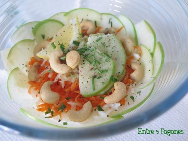 Ensalada de Apio Nabo con Manzana Verde y Anacardos