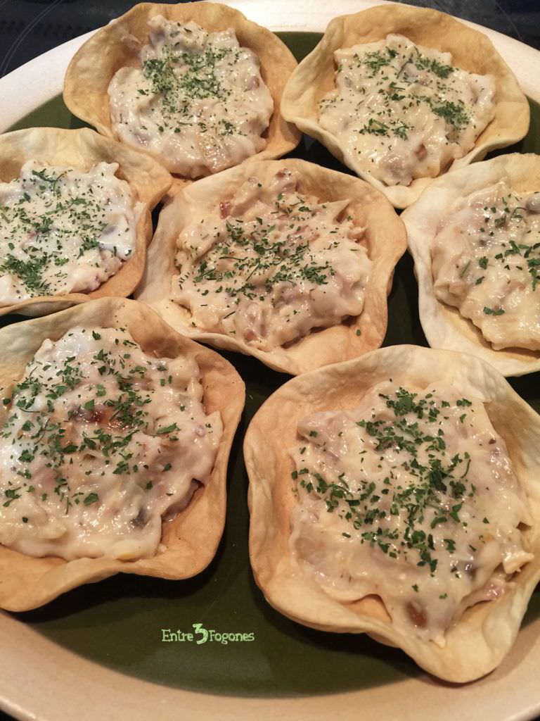 Tartaletas de Obleas Rellenas con Pollo, Champiñón y Bechamel